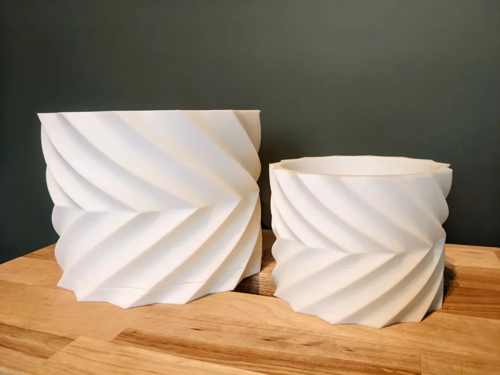 Swirl planter pot by zomb - MakerWorld