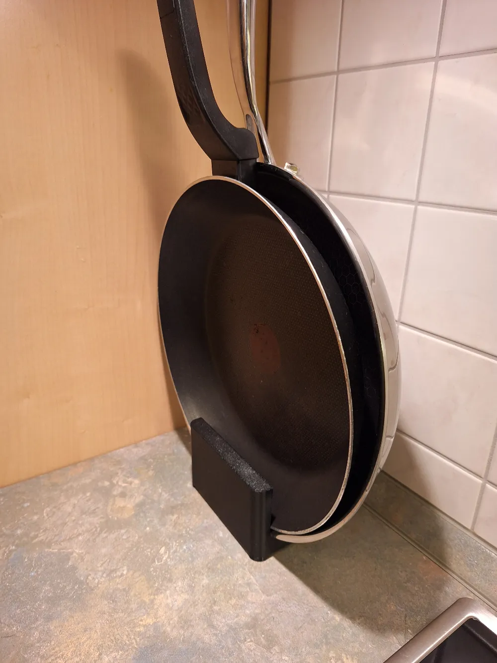 28cm Frying Pan Holder - Free 3D Print Model - MakerWorld