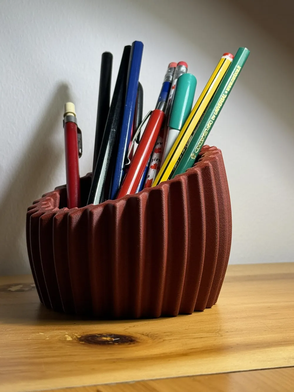 WAVE - Parametric Organic Pen Holder - Free 3D Print Model - MakerWorld