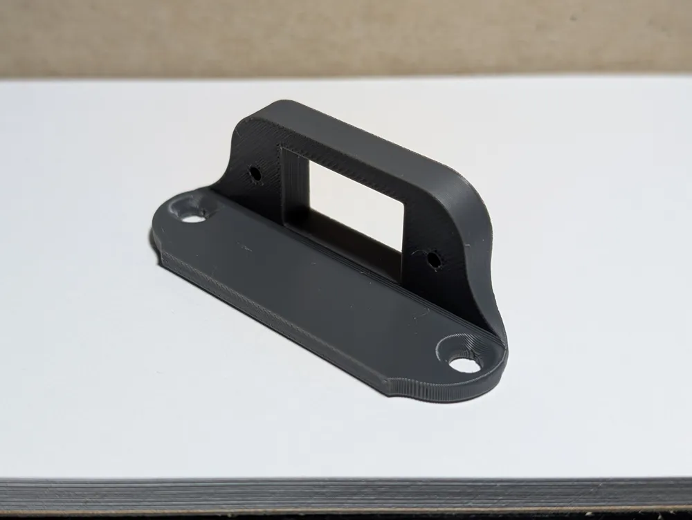 SAE plug mount 90 degree - Free 3D Print Model - MakerWorld