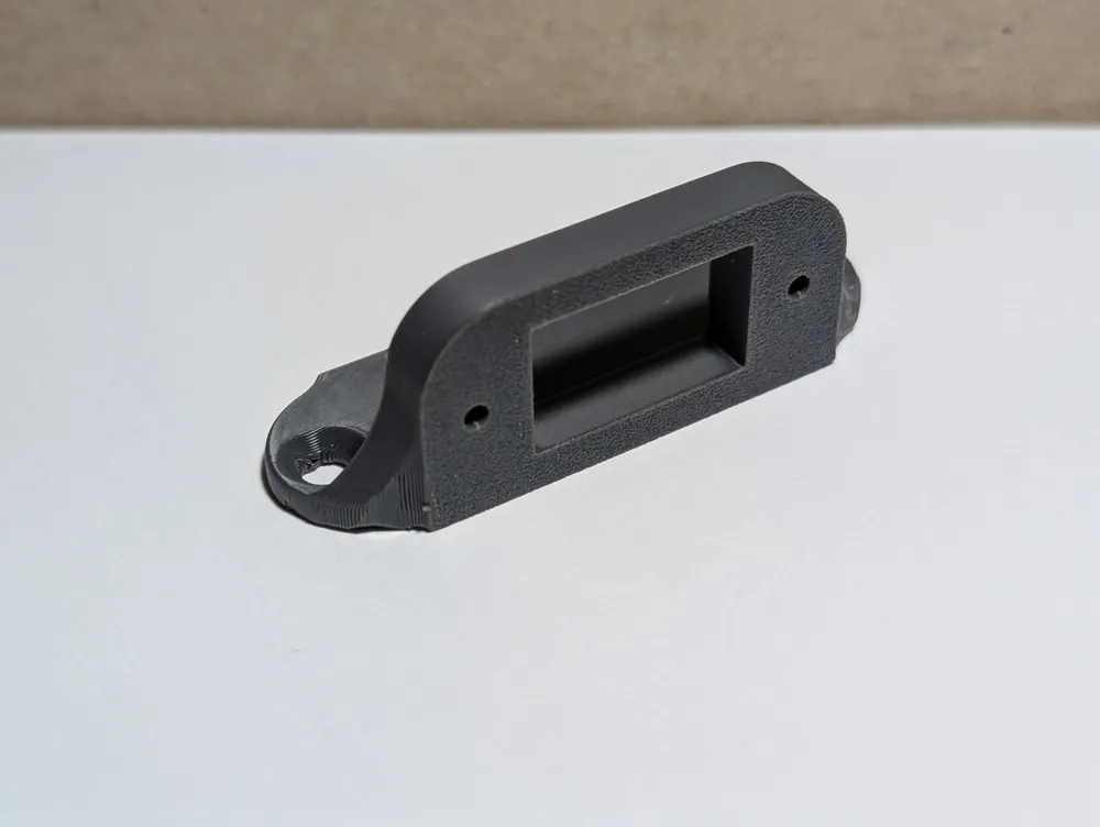 SAE plug mount 90 degree - Free 3D Print Model - MakerWorld