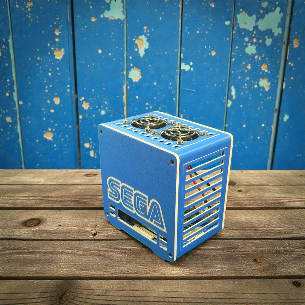 Sega Themed Raspberry Pi Gehäuse – Kostenloses 3D-Druckmodell – MakerWorld