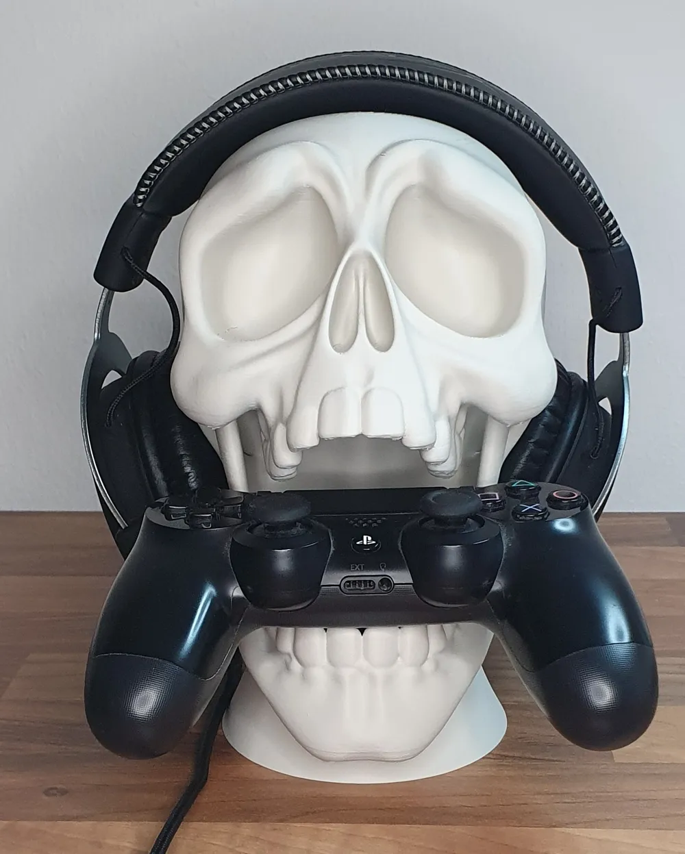 Skull Controller & Headset Holder - Free 3D Print Model - MakerWorld