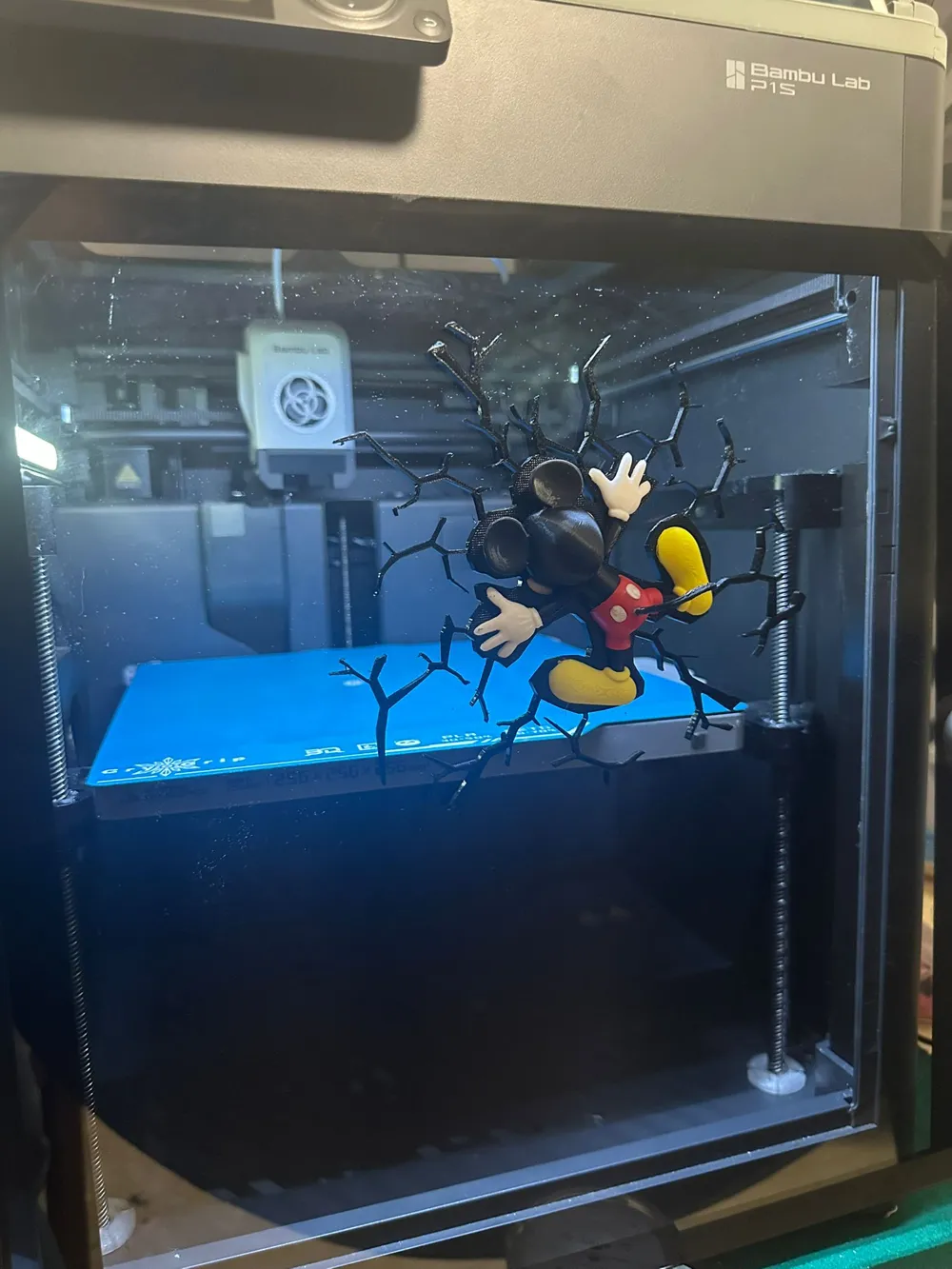 Mickey Mouse "Wall Crash"-Fake impact wall decal - Free 3D Print Model ...