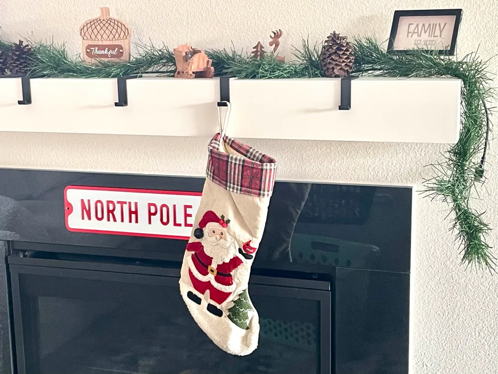 Christmas Mantel Stocking Hook / Hanger by Chase Curtis MakerWorld ...