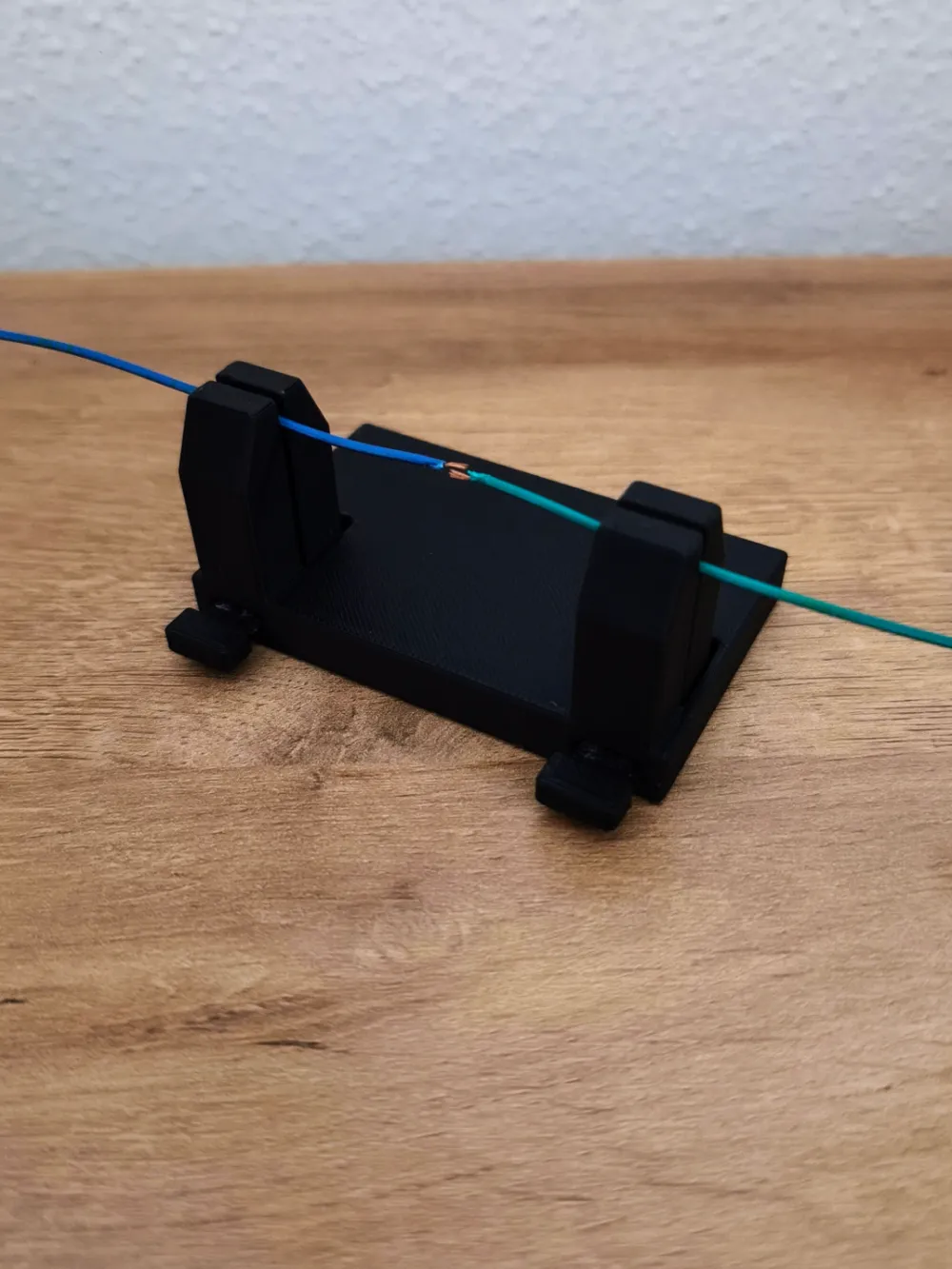 Soldering clamp by Attirixx - MakerWorld