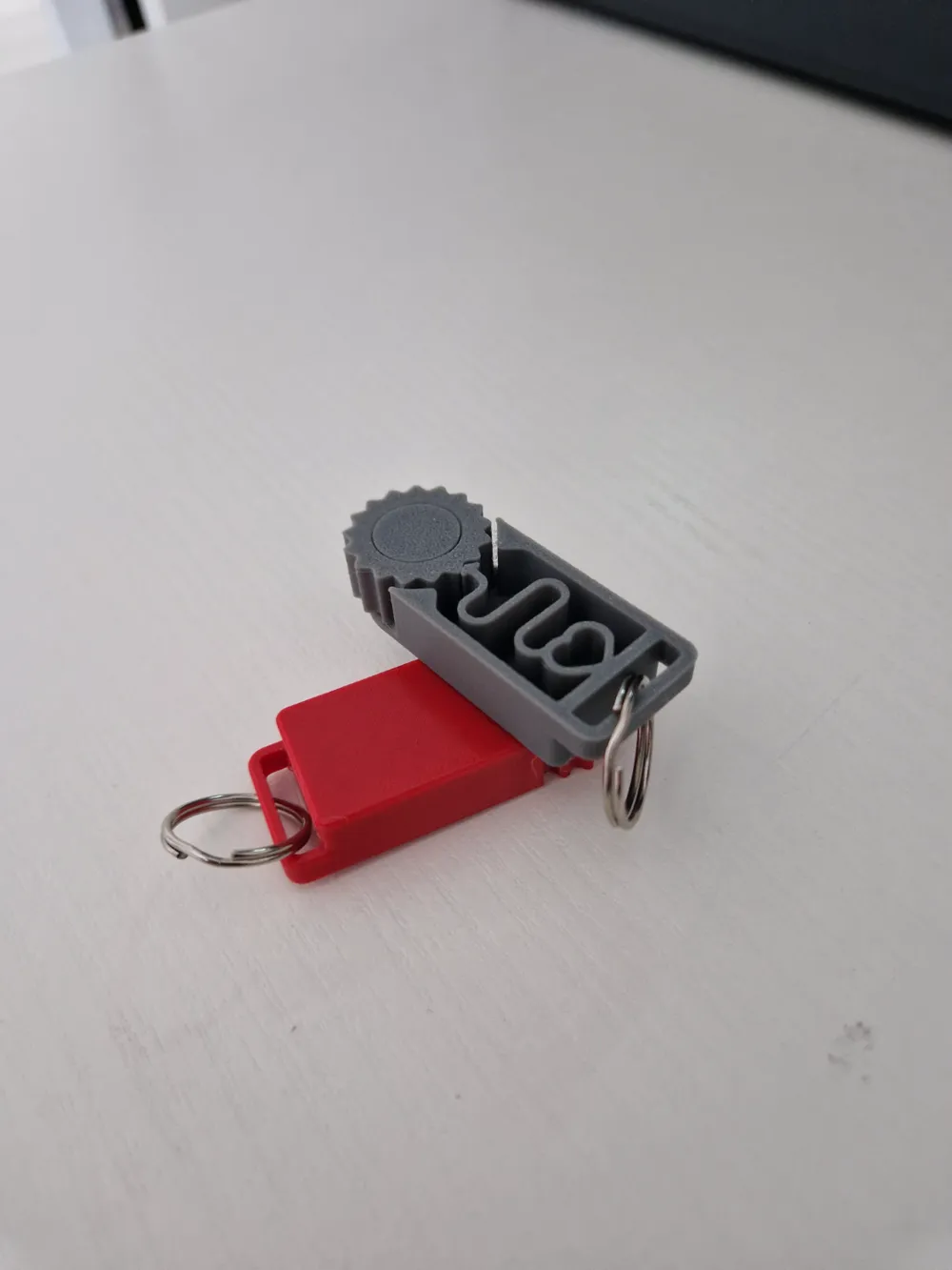 Fidget Click Keychain CLICK by Blangi - MakerWorld