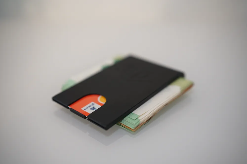 Wave Pattern Money Clip with Card Slot - Free 3D Print Model - MakerWorld