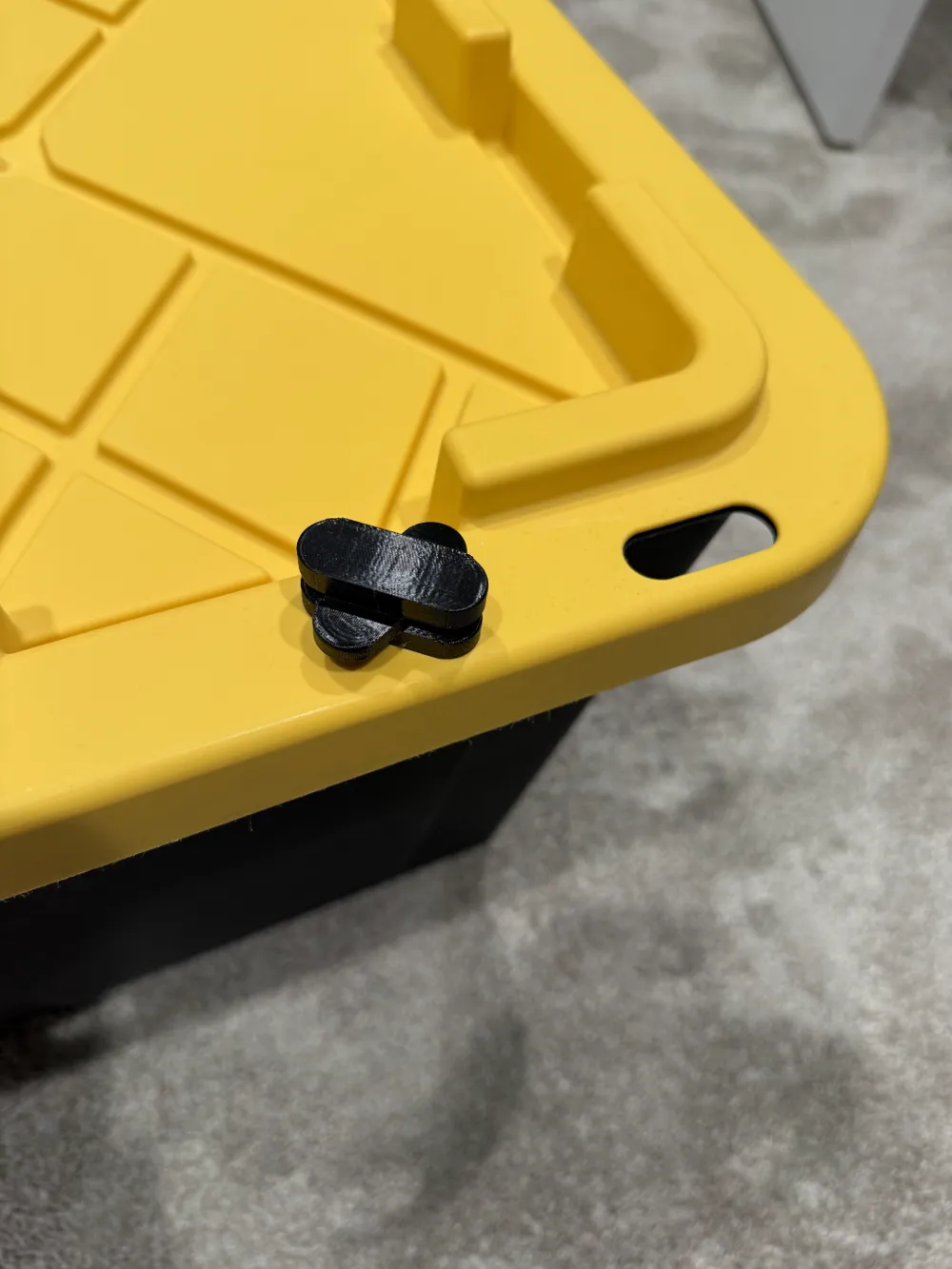 Tote Lid Lock by Yoans MakerWorld: Download Free 3D Models