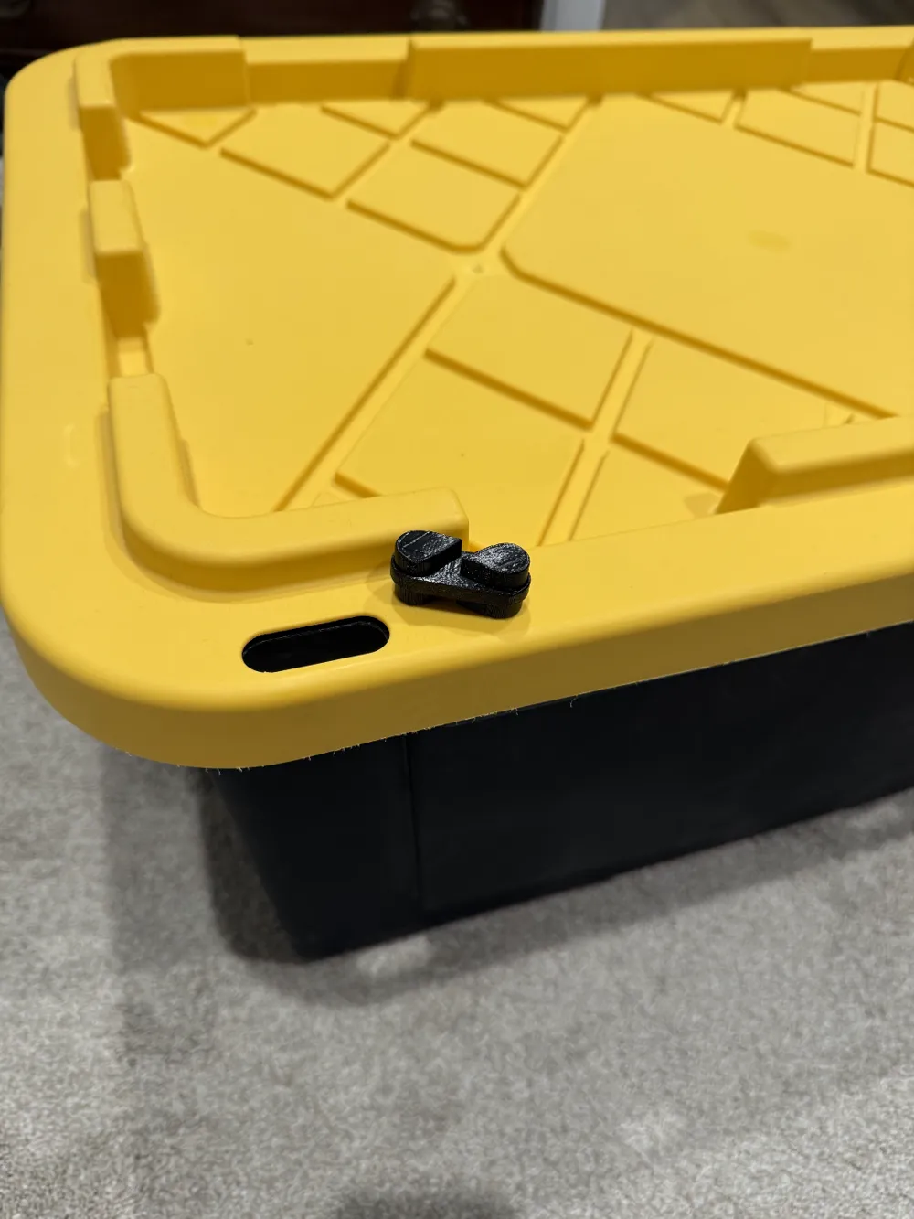 Tote Lid Lock by Yoans MakerWorld: Download Free 3D Models