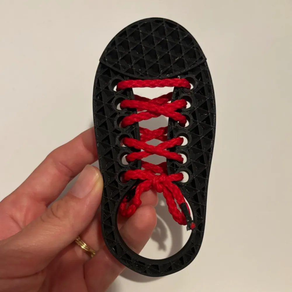 Shoelace tying trainer for kids by Petra Ollender MakerWorld: Download ...