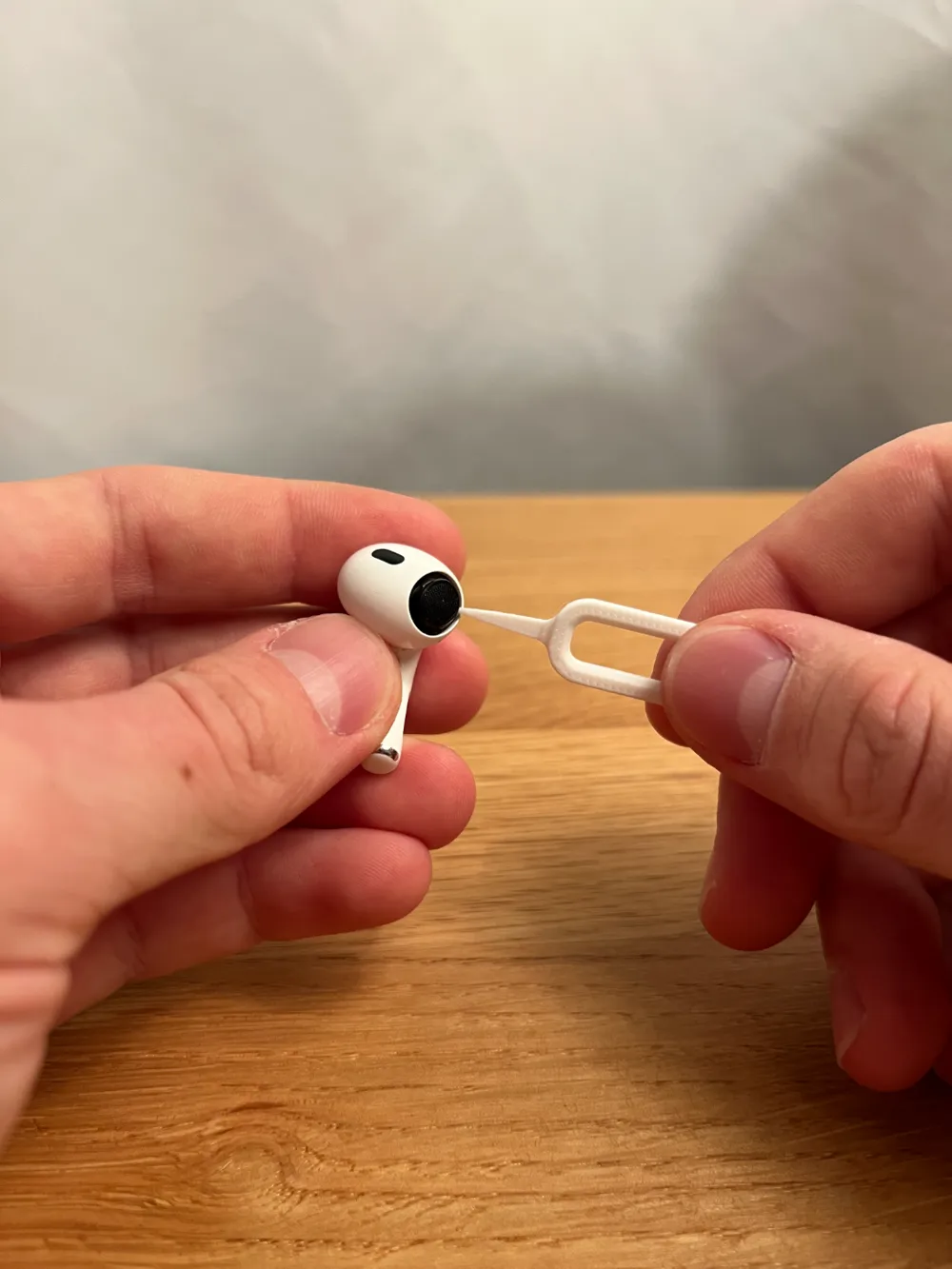 Earbuds Cleaning Tool - Free 3D Print Model - MakerWorld