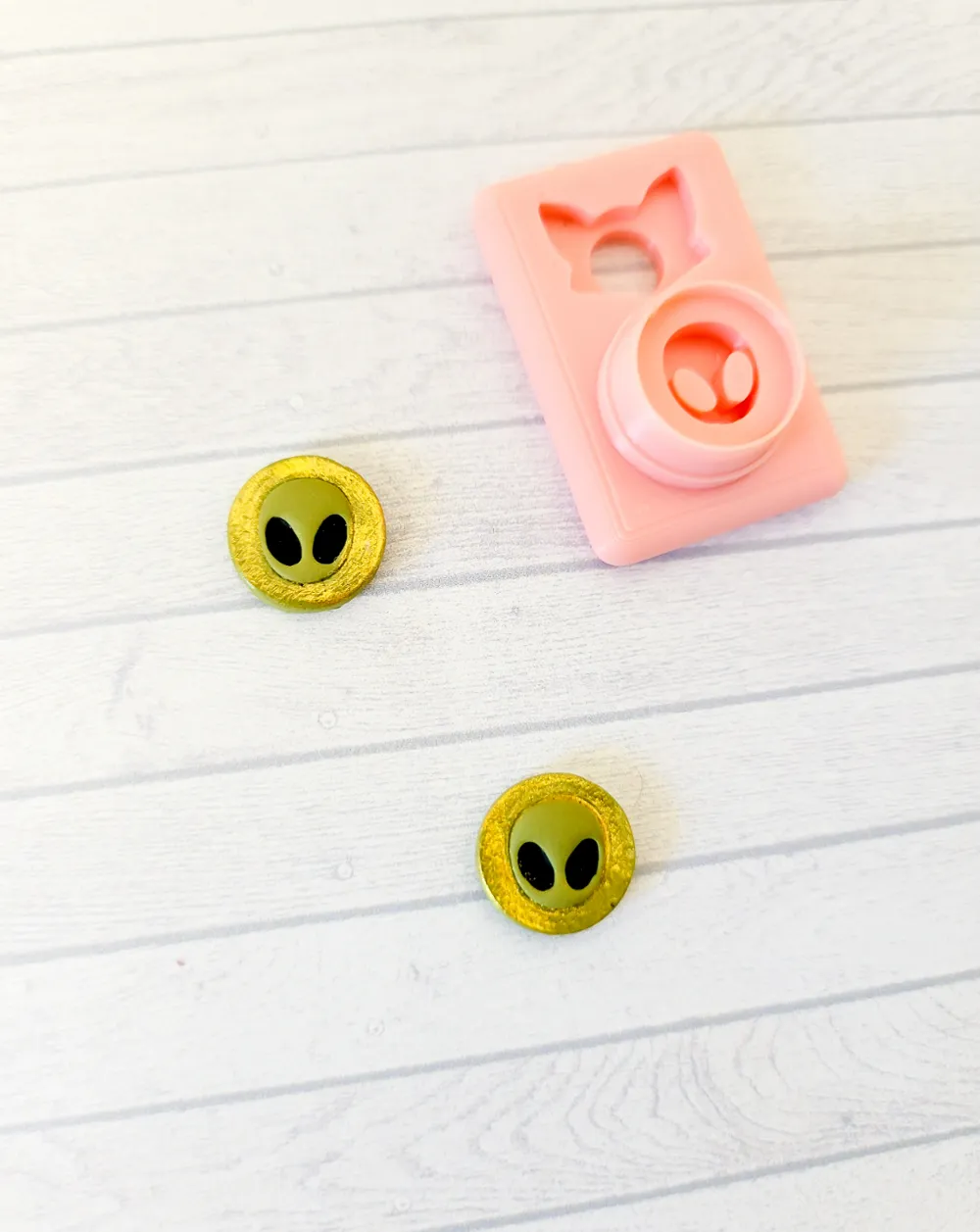 Alien Head Polymer Clay Stud Earring Cutter by The Pudgy Art Bandit ...