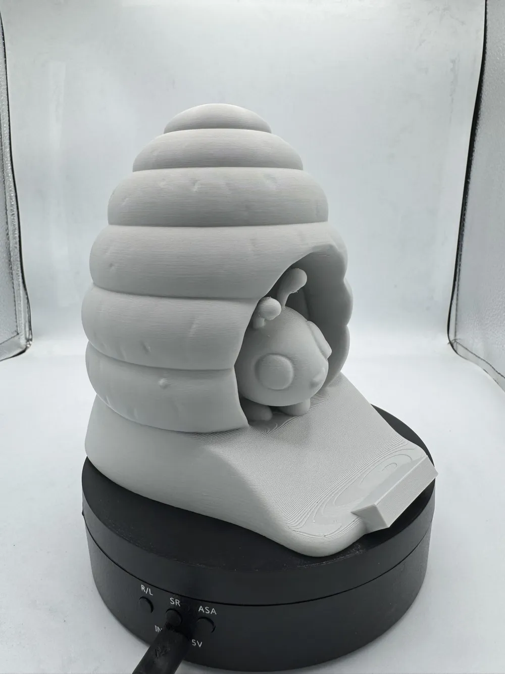 Cute Chibi Beehive Cellphone Stand - Free 3D Print Model - MakerWorld