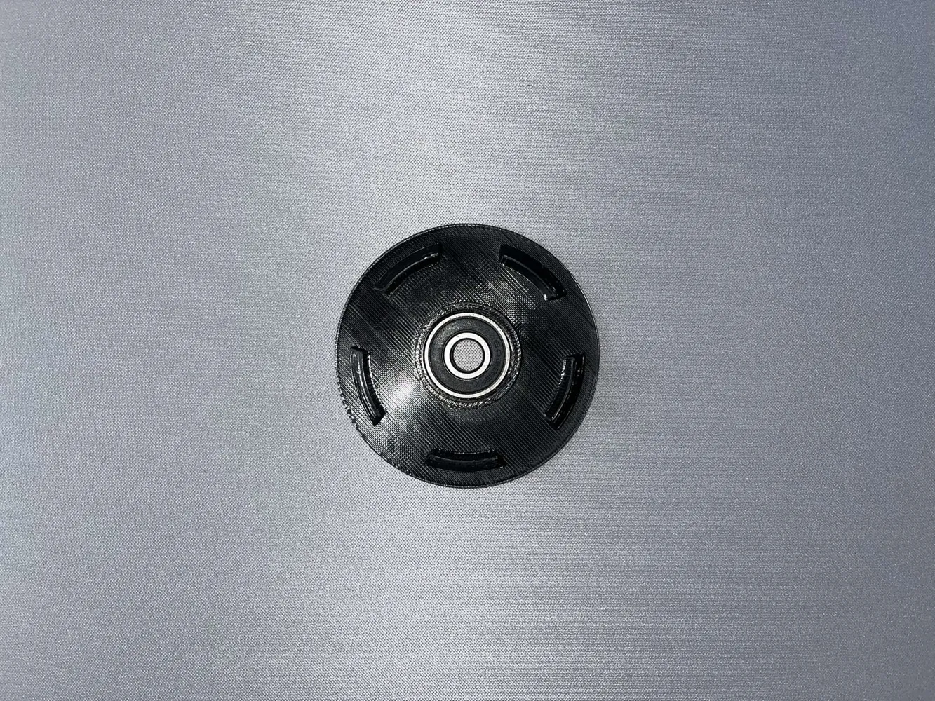 Floating wheel center cap by Piki MakerWorld: Download Free 3D Models