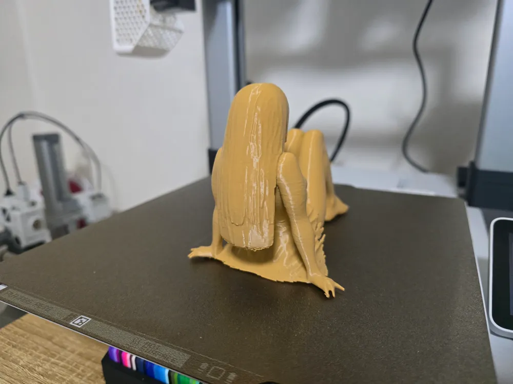 chilling nude girl by Regis - MakerWorld