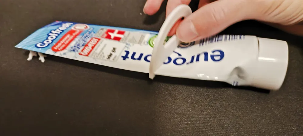 Toothpaste Squeezer, adjusted for comfortable grip - Free 3D Print ...