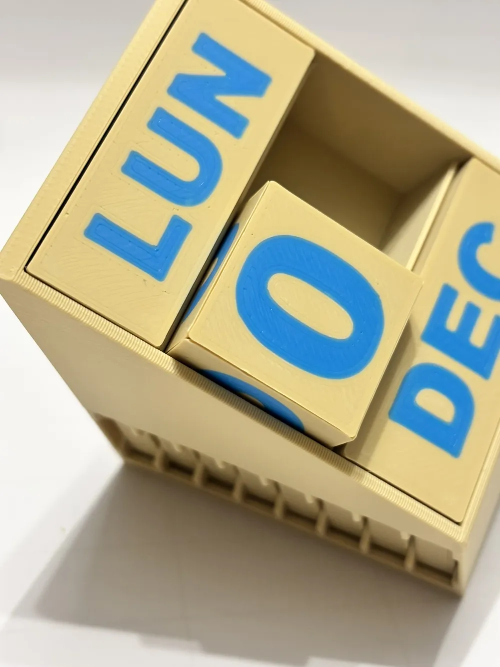 Modular Cubes & Bars Calendar Multilingual Edition by Bruno_71 ...