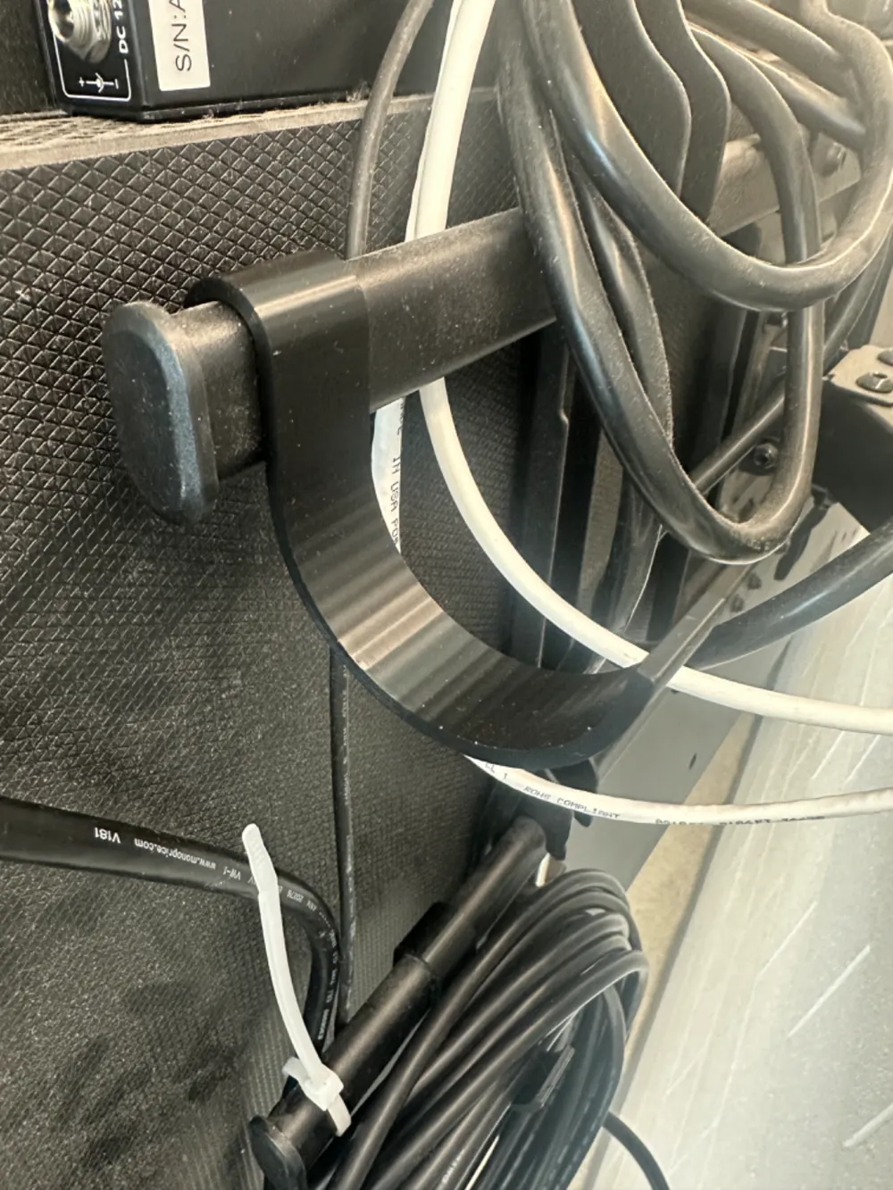 HDMI Cable Hanger Clip for Tv mount by LuHi Admin - MakerWorld