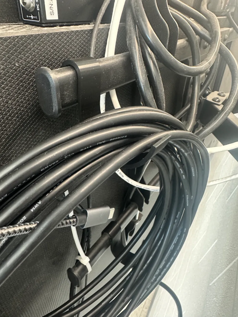 HDMI Cable Hanger Clip for Tv mount by LuHi Admin - MakerWorld