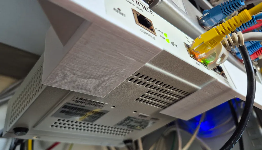 Fortinet FortiGate 30G, montage en rack 19 pouces par ondrejhornig ...