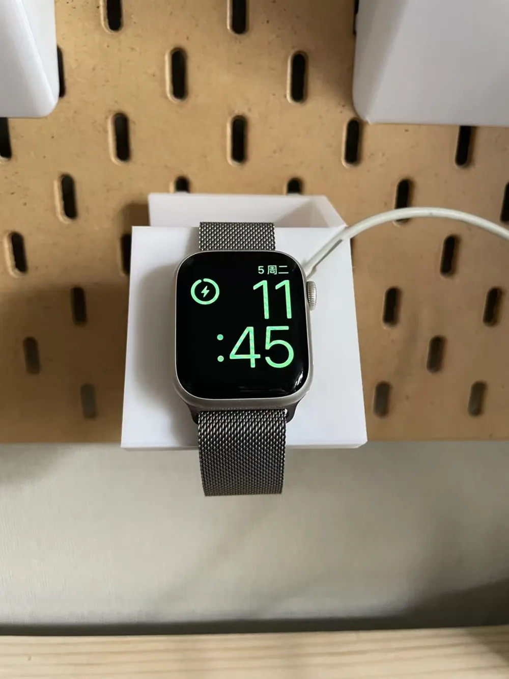 apple watch stand for IKEA Skadis by C‘est Mars_Trigger tech MakerWorld ...