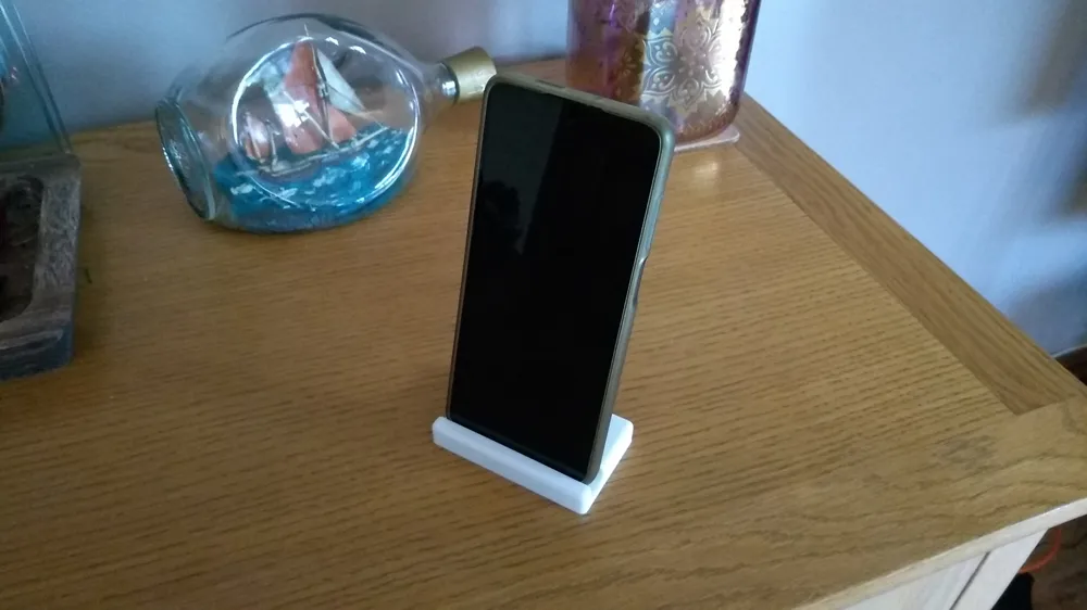 Simple Phone Stand by jeffMc - MakerWorld