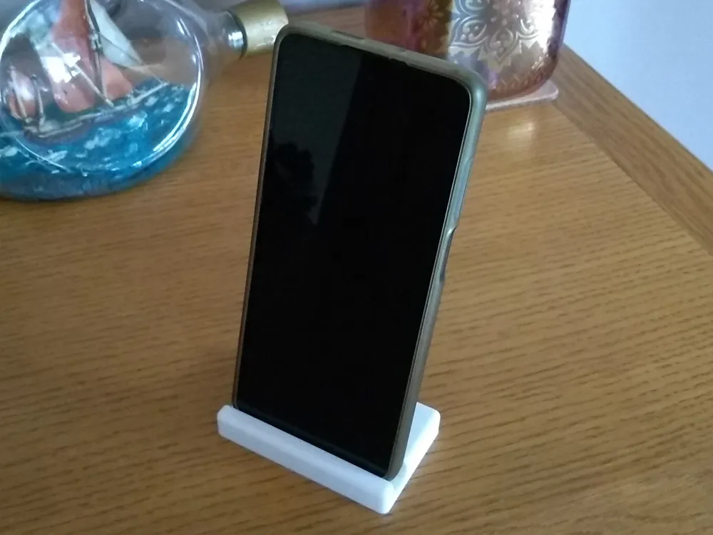 Simple Phone Stand by jeffMc - MakerWorld