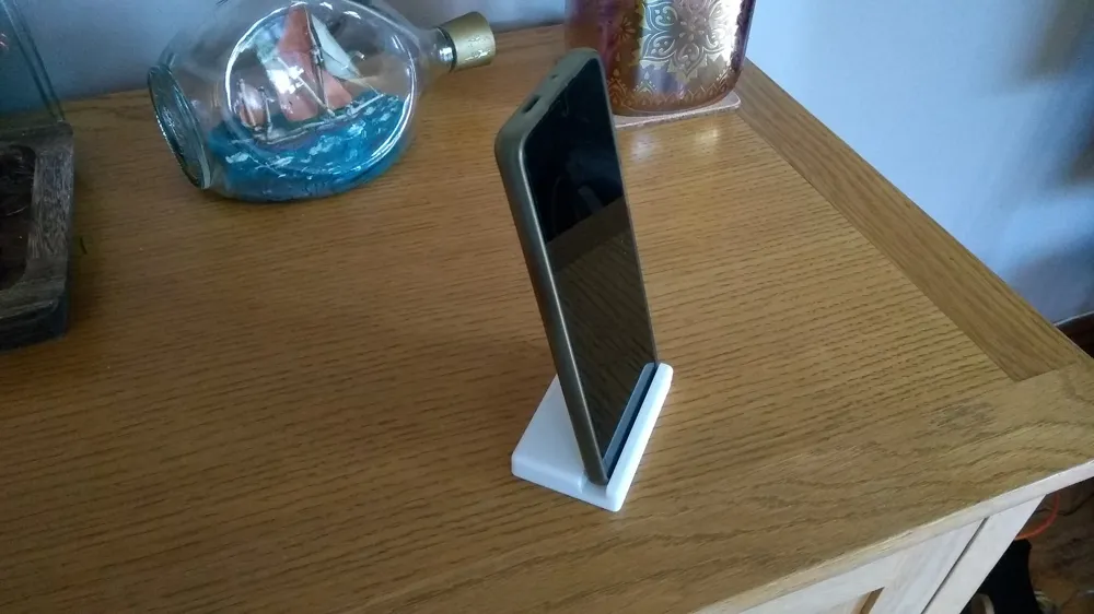Simple Phone Stand by jeffMc - MakerWorld