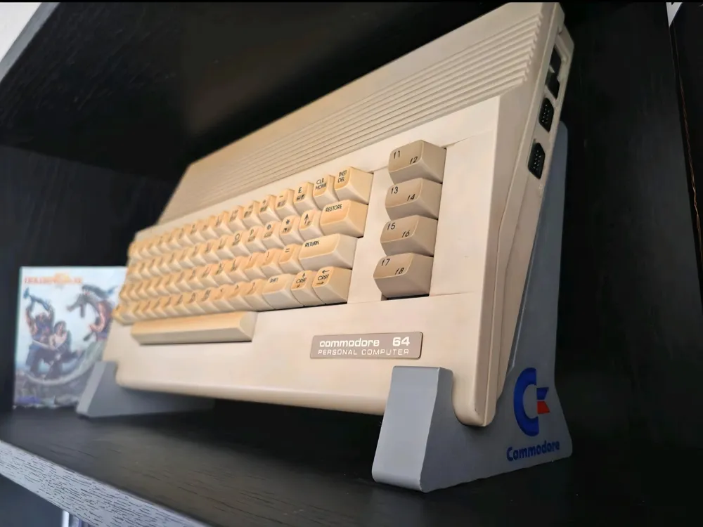 COMMODORE KEYBOARD DISPLAY STAND by Arnold_Lemus MakerWorld: Download ...