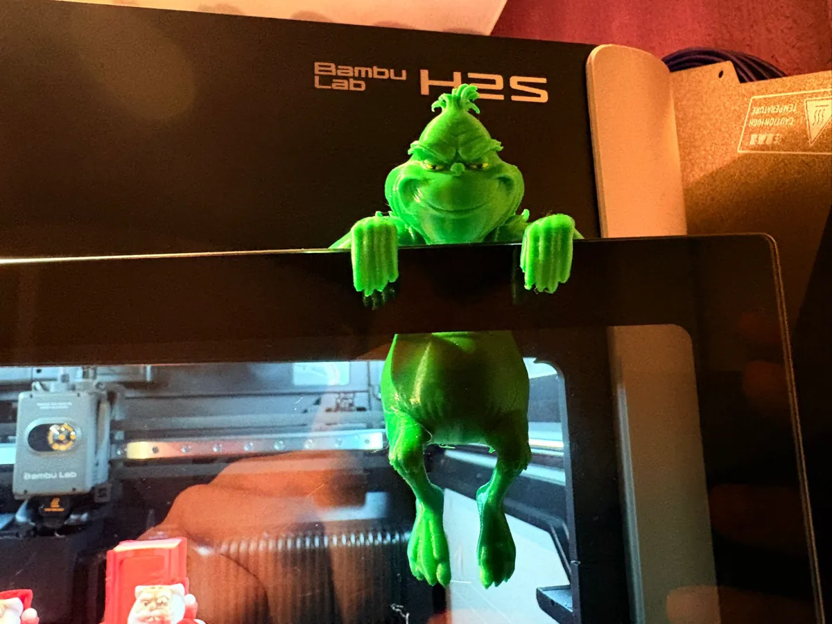 Grinch climbing - Free 3D Print Model - MakerWorld