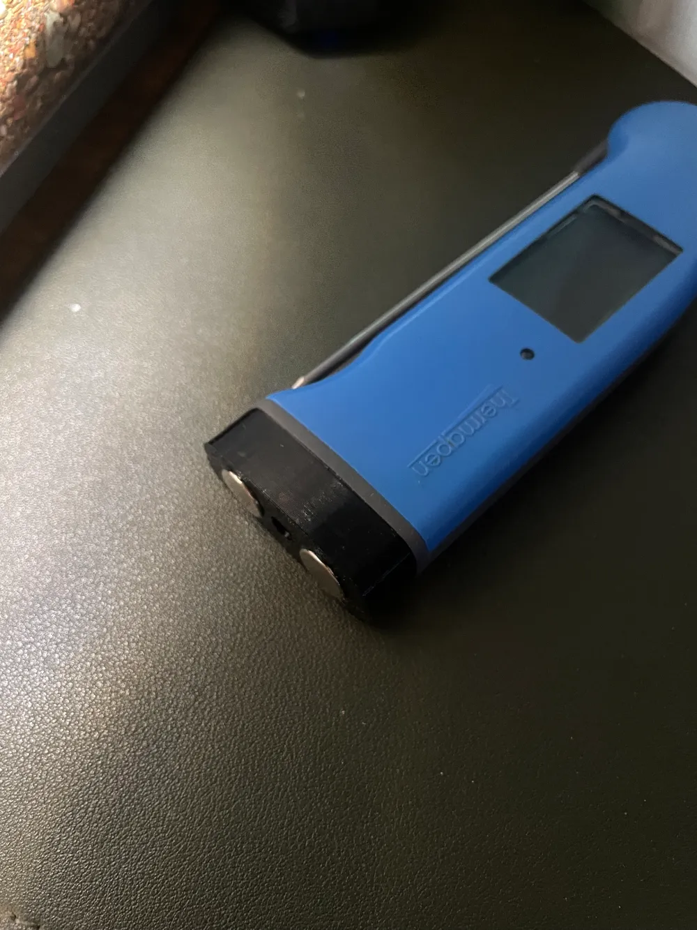 magnetic battery cover for Thermapen thermometer by 稀奇古怪制造所 - MakerWorld