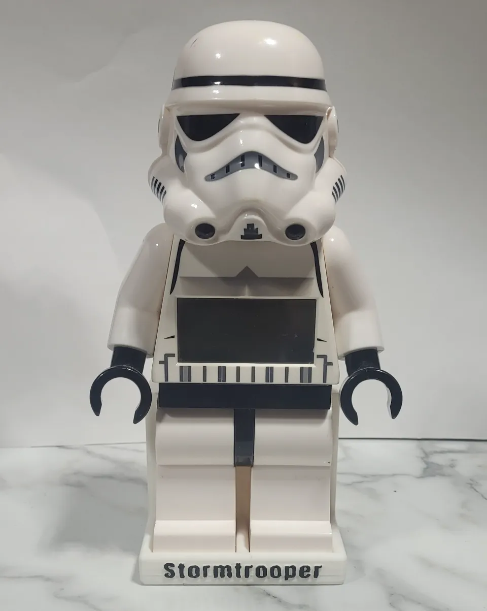 Stormtrooper brick clock wallmount by Galactic Creations 3D - MakerWorld