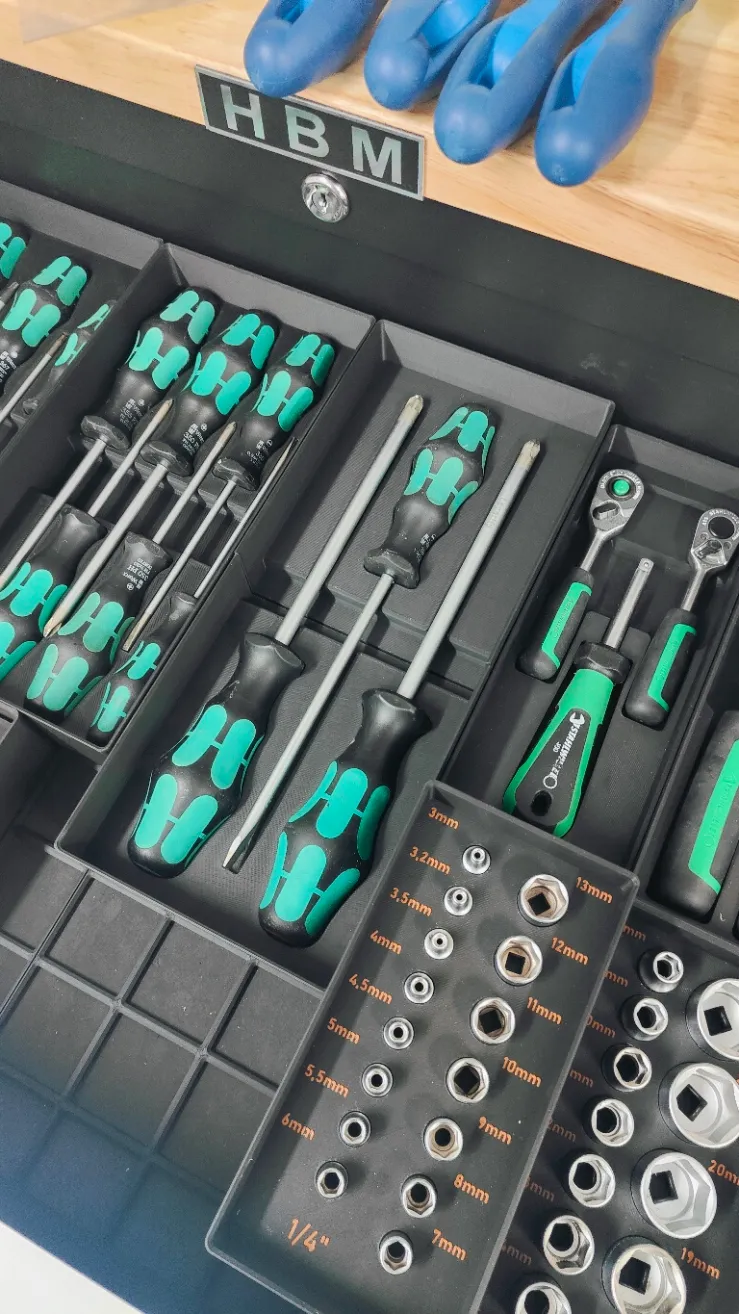 Gridfinity 1/4" ratchet and driver holder by Llama16 - MakerWorld