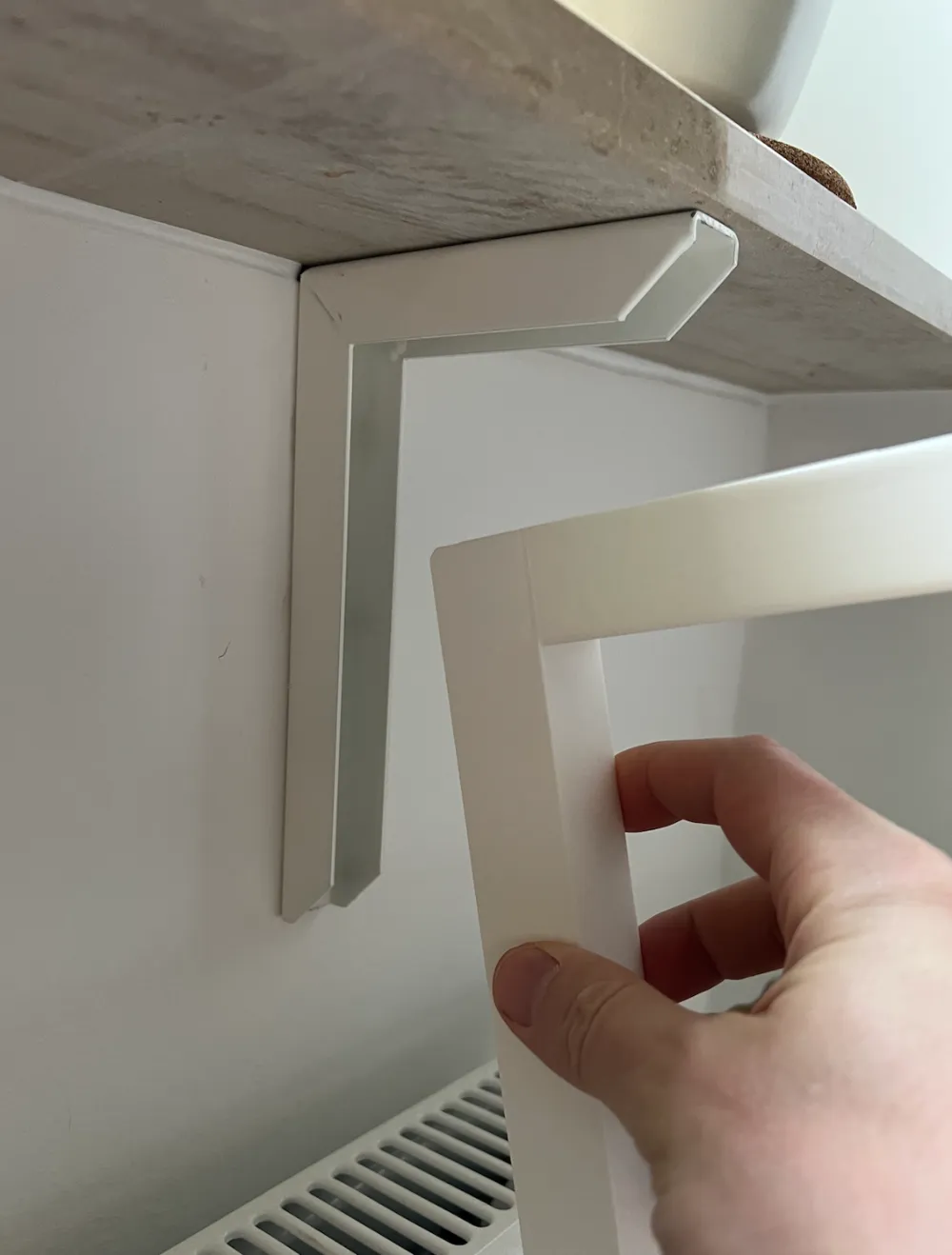 Cover for angle (window sill) with clips by moltova - MakerWorld