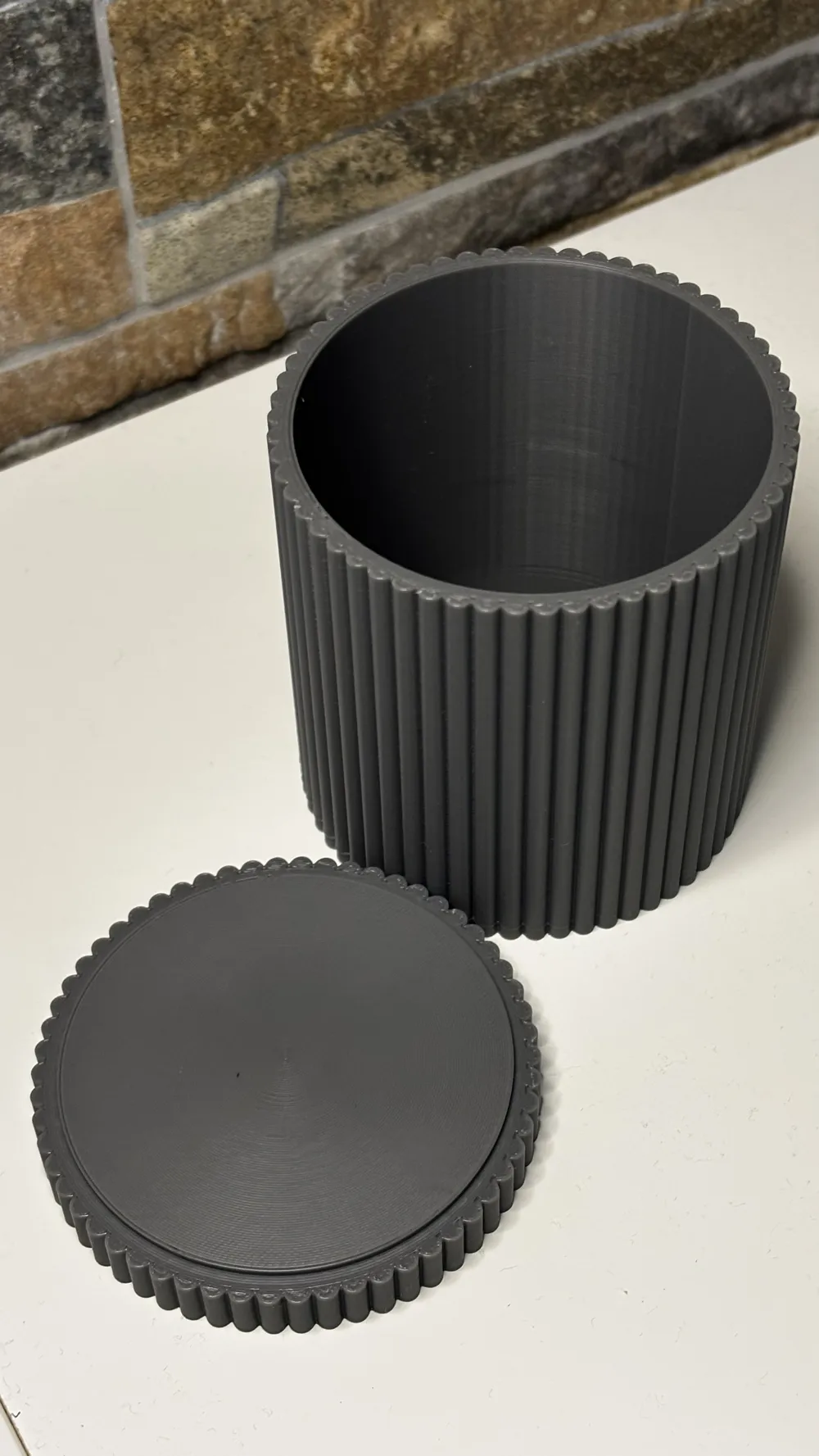 Ribbed object holder with lid - Free 3D Print Model - MakerWorld