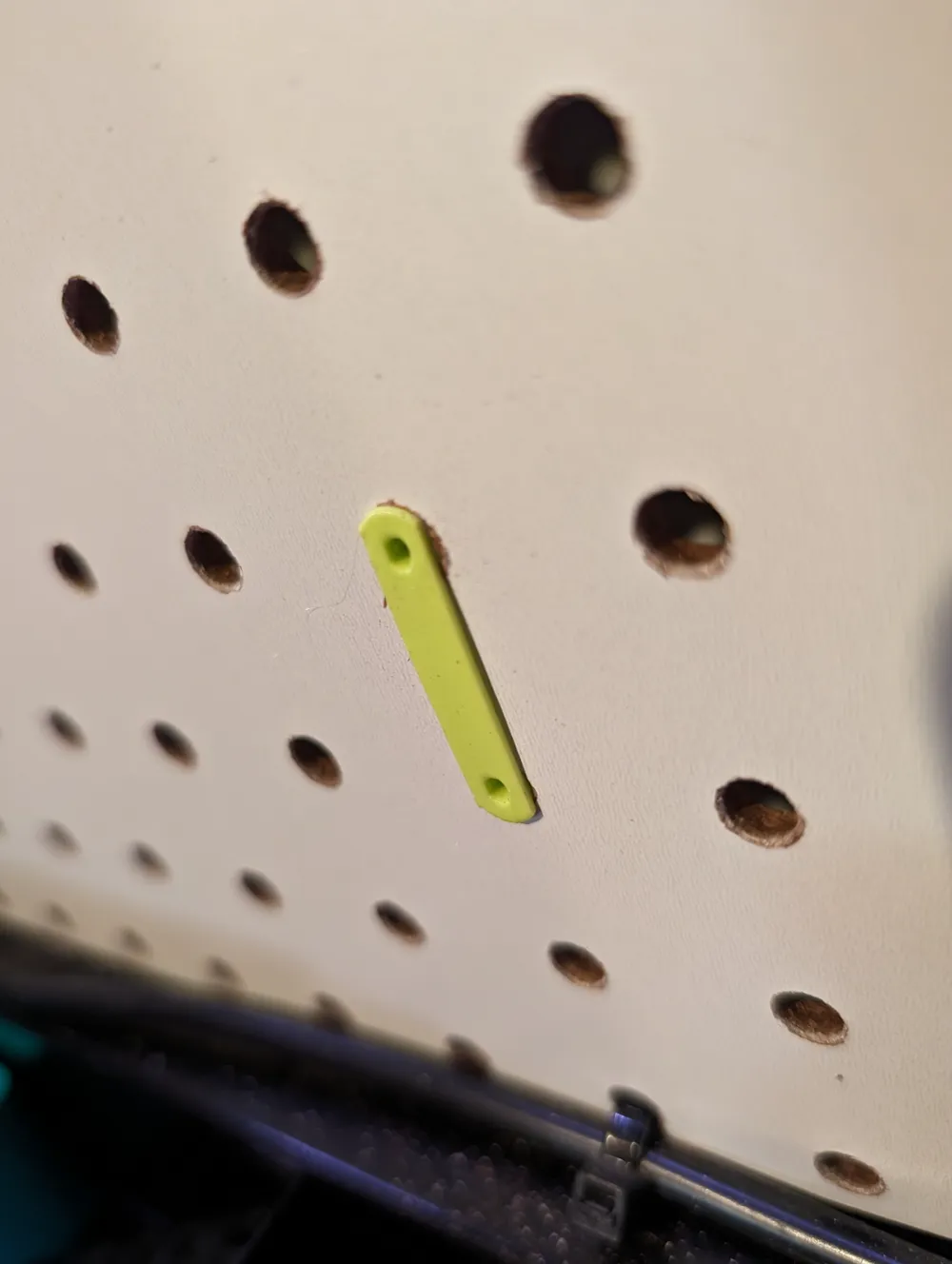 Pegboard (1/4) Dual Screw Mount Insert by bri0nac - MakerWorld