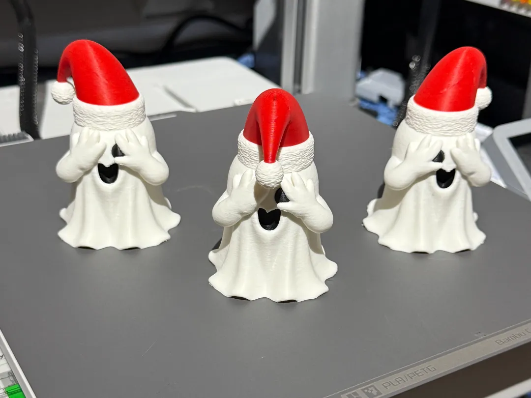 Christmas Smiling Ghost, Multi Colour. - Free 3D Print Model - MakerWorld