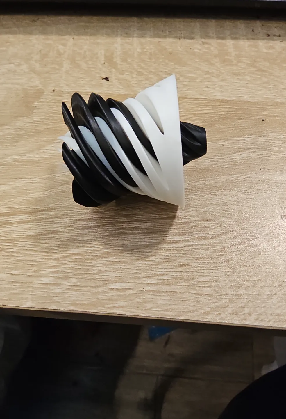 Pass-through fidget by T&T Solutions MakerWorld: Download Free 3D Models