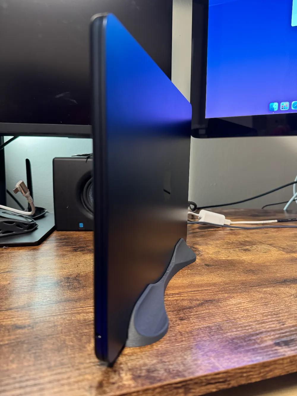 Macbook Air M2 stand by madizmo - MakerWorld