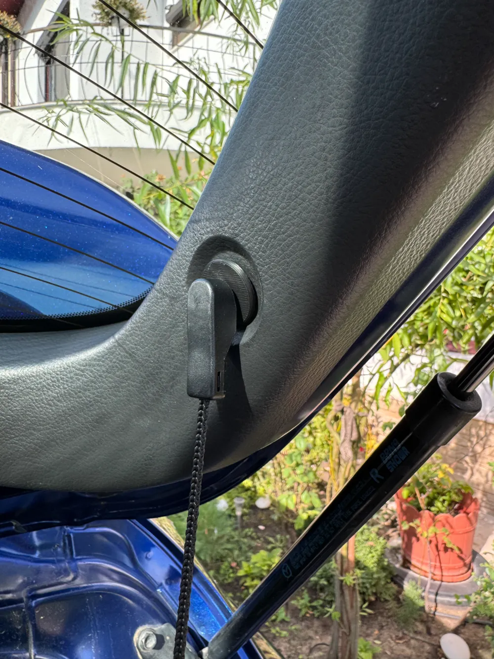 马自达 3 两厢车 - 后备箱按钮更换 - 免费 3D 打印模型 - MakerWorld