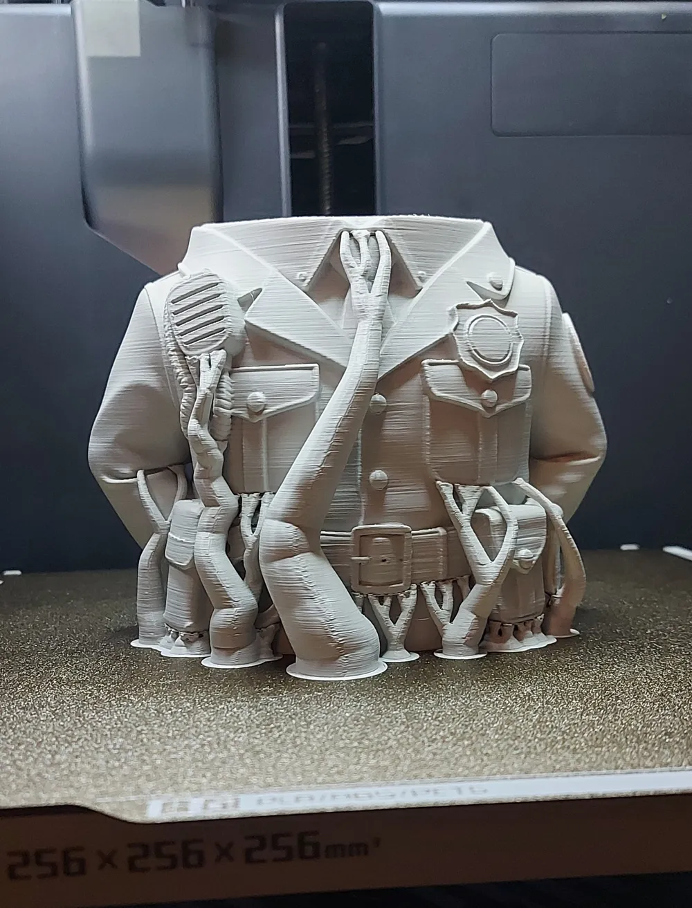 警察制服笔筒 - 免费 3D 打印模型 - MakerWorld