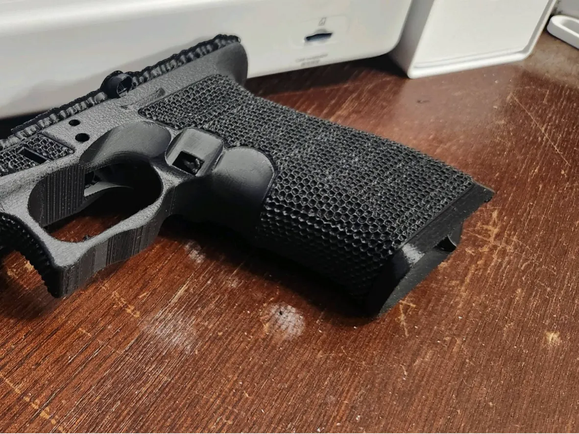 glock 17 gen 3 stippled frame - Free 3D Print Model - MakerWorld