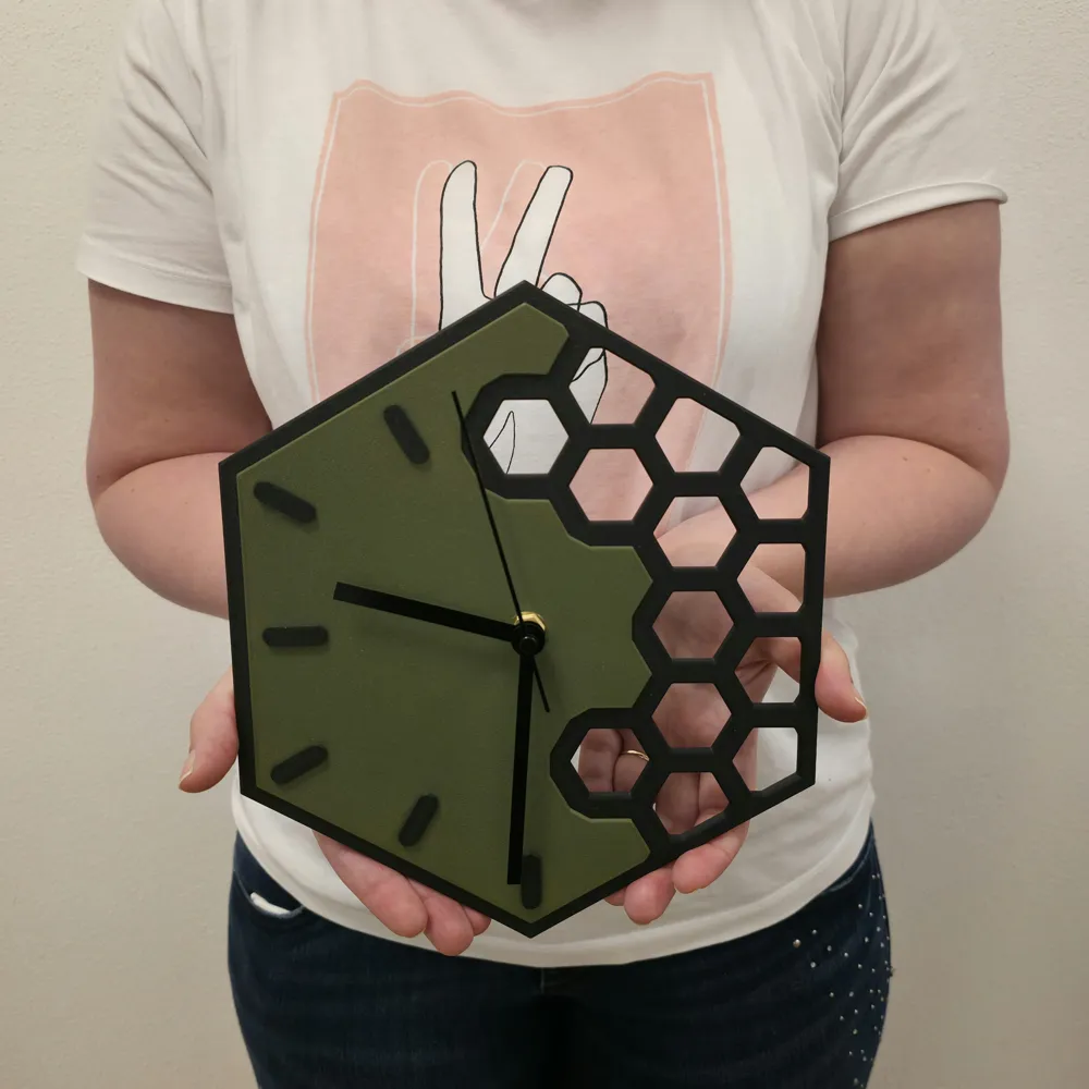 Minimalist Wall Clock / BEE - Free 3D Print Model - MakerWorld