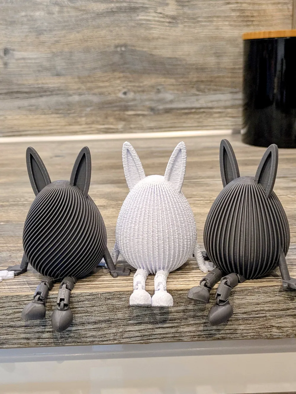 Osterhasei-Ei mit beweglichen Beinen (Herz / Streifen) von lov3d - MakerWorld