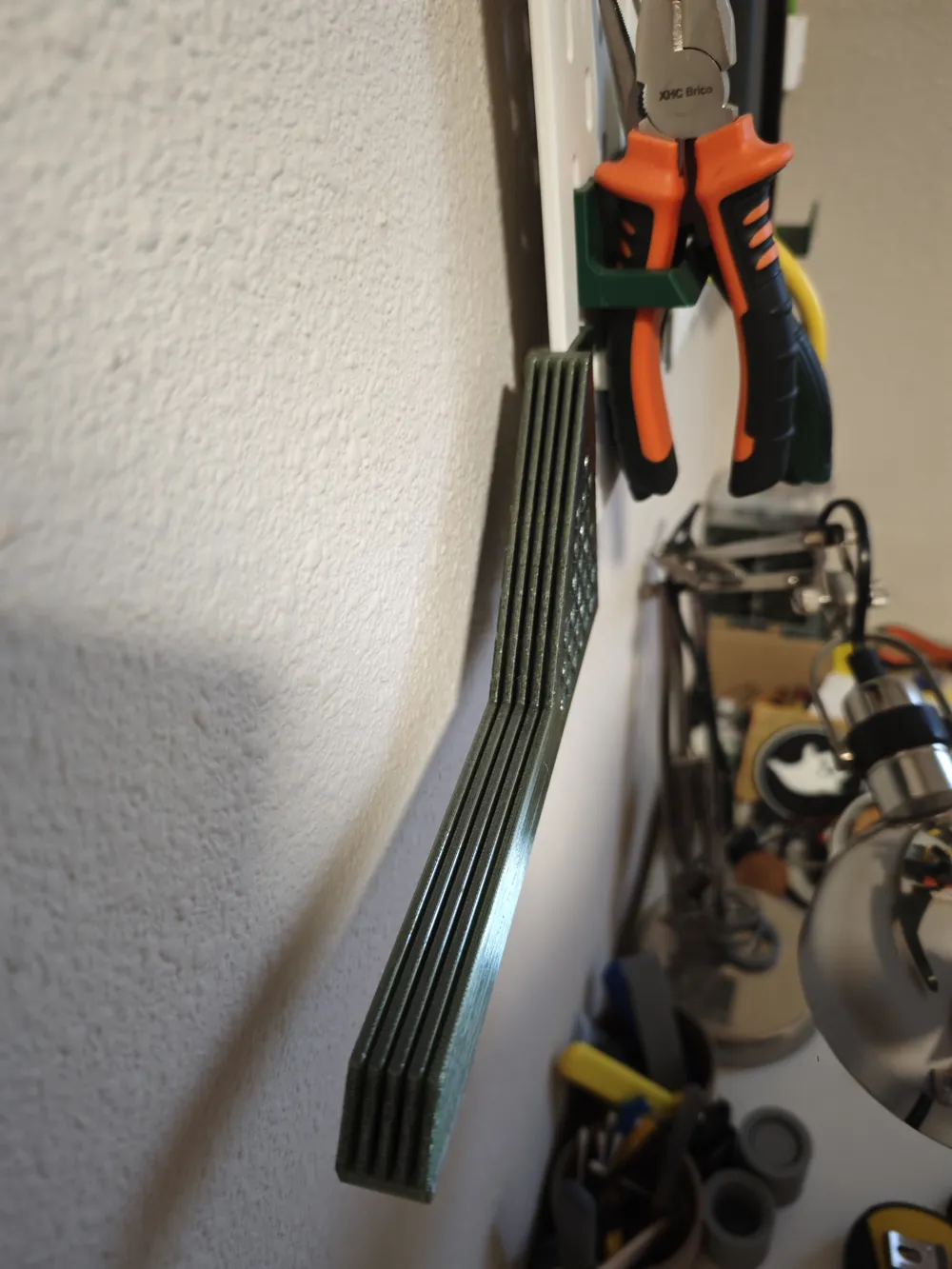 A1 Build plate Skadis holder - Free 3D Print Model - MakerWorld