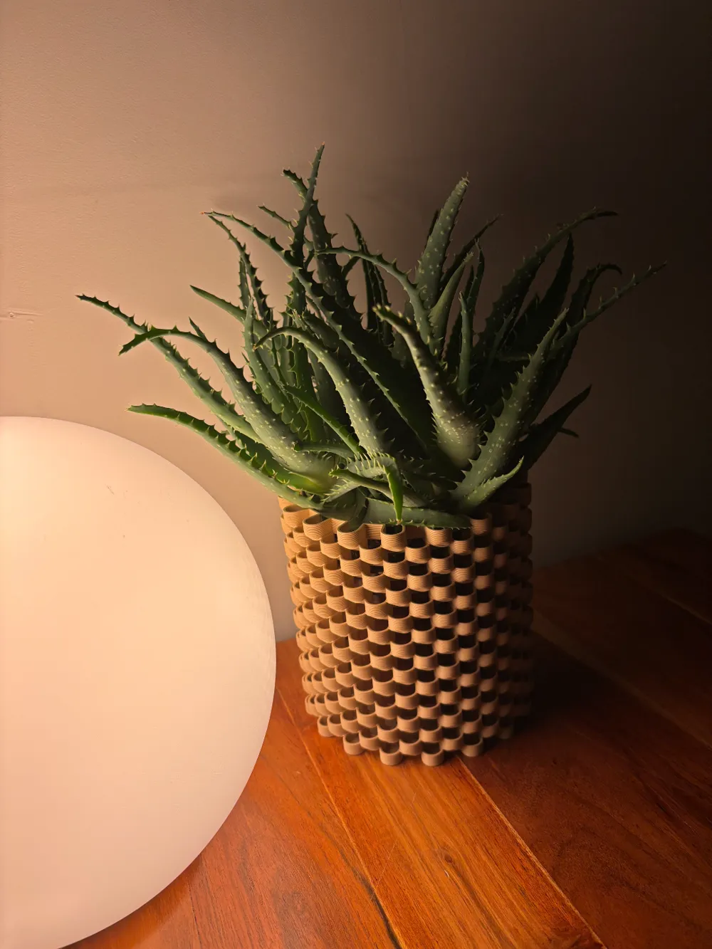 Modern plant pot complex geometry (vase mode) by Atelier Gutenberg ...