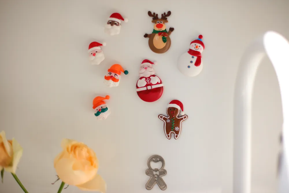 Christmas-themed decorations | Refrigerator magnet collection (Santa ...