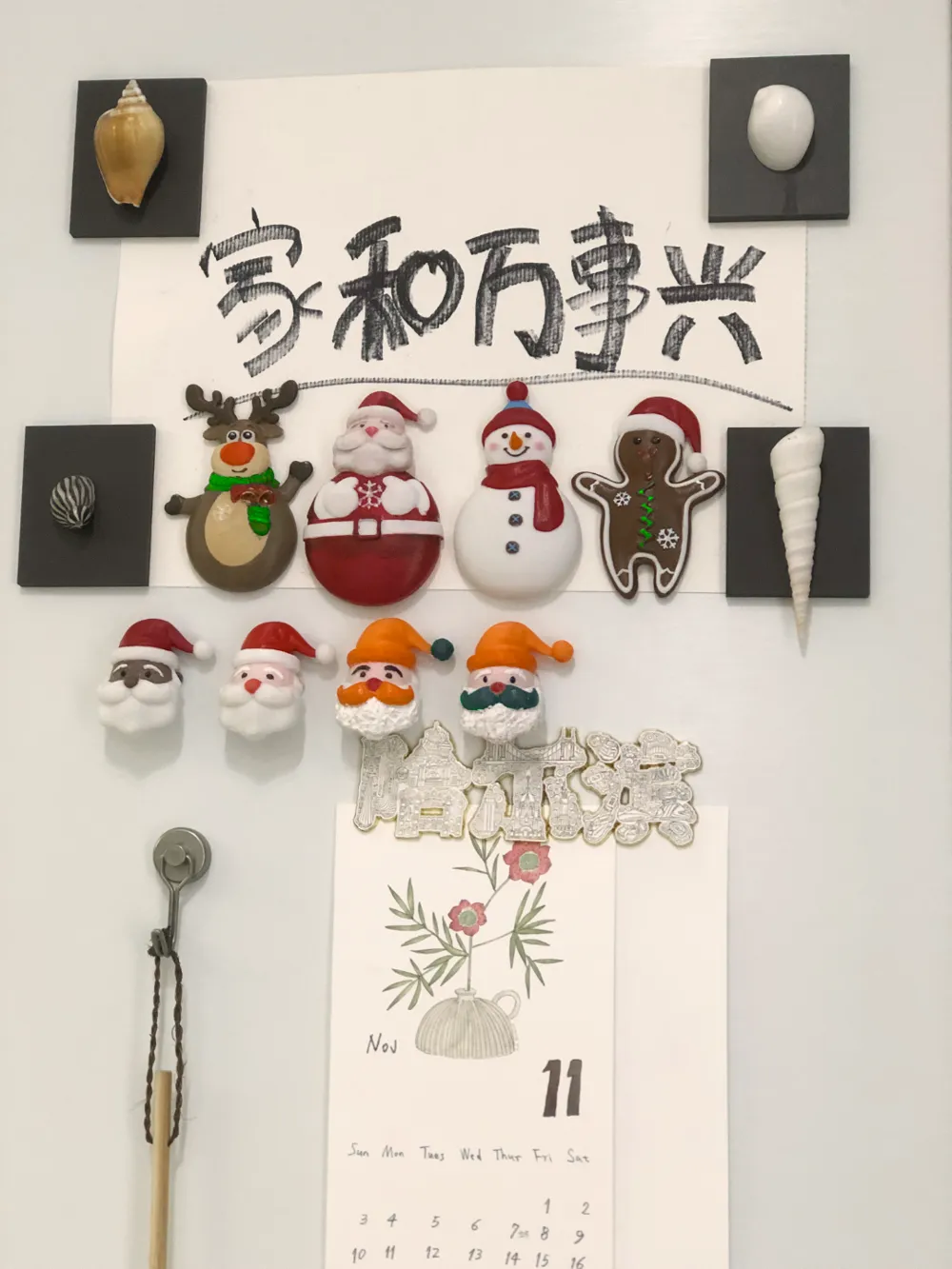 Christmas-themed decorations | Refrigerator magnet collection (Santa ...