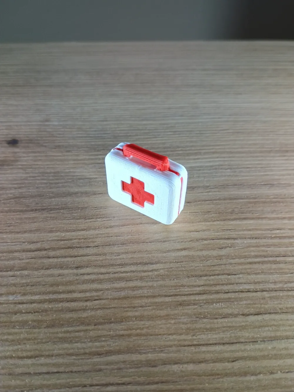 First aid kit box scale toy by Gekon3D - MakerWorld